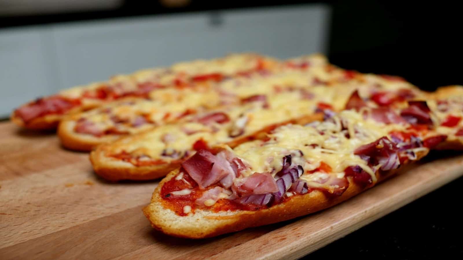 Pizza Stokbrood in 20 minuten - Nolynskitchen.com
