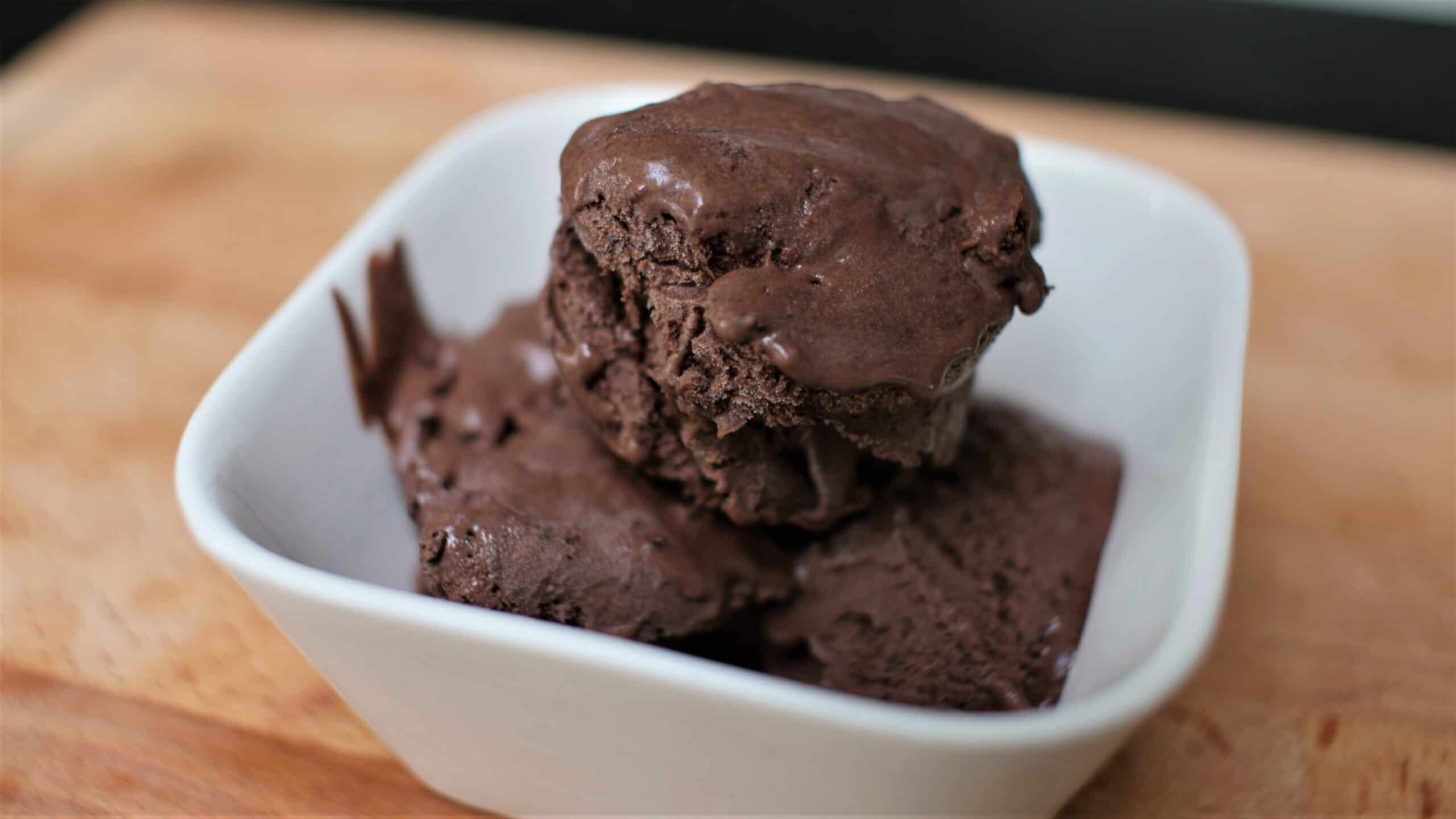 Chocolade ijs met 3 Ingredienten - Nolynskitchen.com