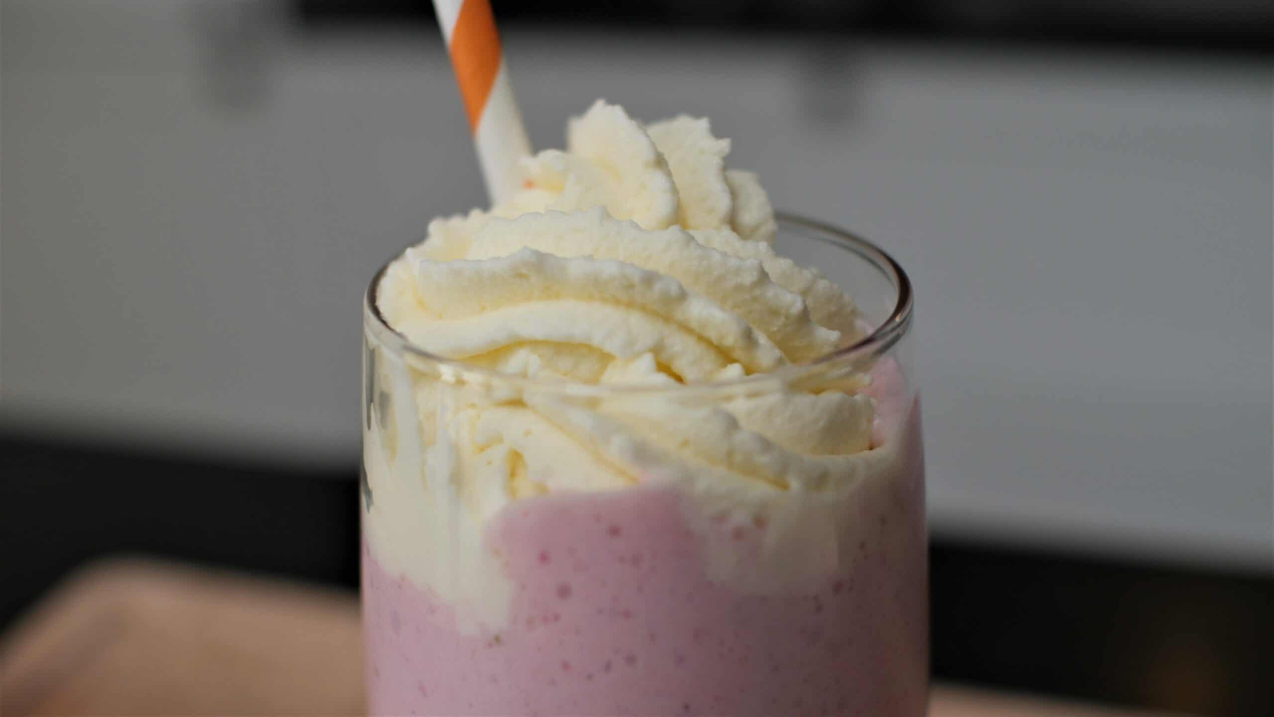 Aardbeien Milkshake in 5 Minuten - Nolynskitchen.com